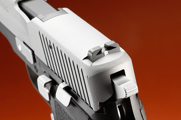 法執行機関に愛されたエリートガン「SIG P228 Two-Tone EVO2 フレームHWモデルガン」 | ニュース | アームズマガジンウェブ