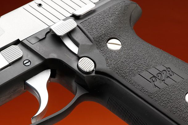 法執行機関に愛されたエリートガン「SIG P228 Two-Tone EVO2 フレームHWモデルガン」 | ニュース | アームズマガジンウェブ