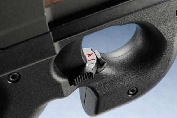 P90にオフィシャルライセンスドモデルが登場「EMG×KRYTAC FNH P90電動ガン」 | ニュース | アームズマガジンウェブ