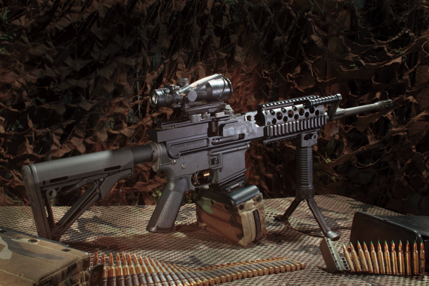 【実銃】M4から軽機関銃に変身できる画期的な銃器「FIGHTLITE MCR」 | ニュース | アームズマガジンウェブ