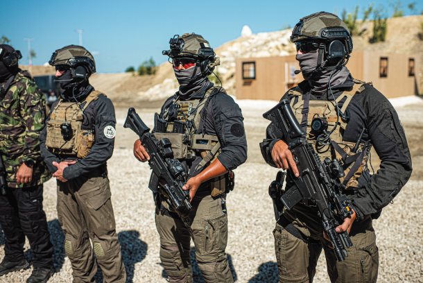 【特殊部隊】ユーロサトリで見たフランス国家警察特別介入部隊、RAIDの実力 | ニュース | アームズマガジンウェブ