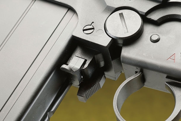 バトルライフルの傑作FALがガスブローバックガンに！「VFC LAR ガスブローバックライフル JP Ver.（FN FAL 50.00 ...